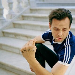 Teledysk piosenki Piotr “Rubens” Rubik - Jakoś trzymam się (WIDEO ...